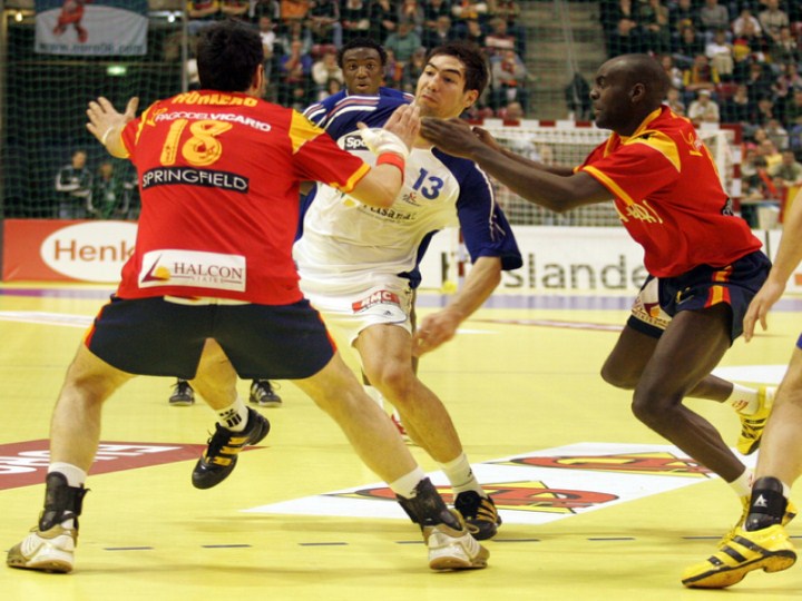 Libérer des espaces dans une défense 1-5 homme à homme - FFHandball