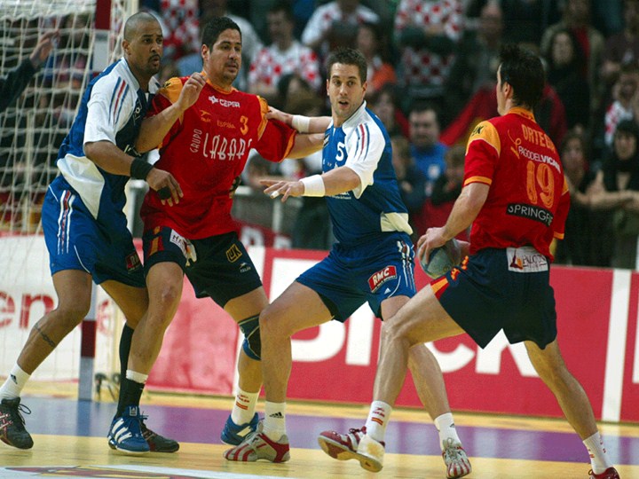 Jouer en contournant le pivot - FFHandball