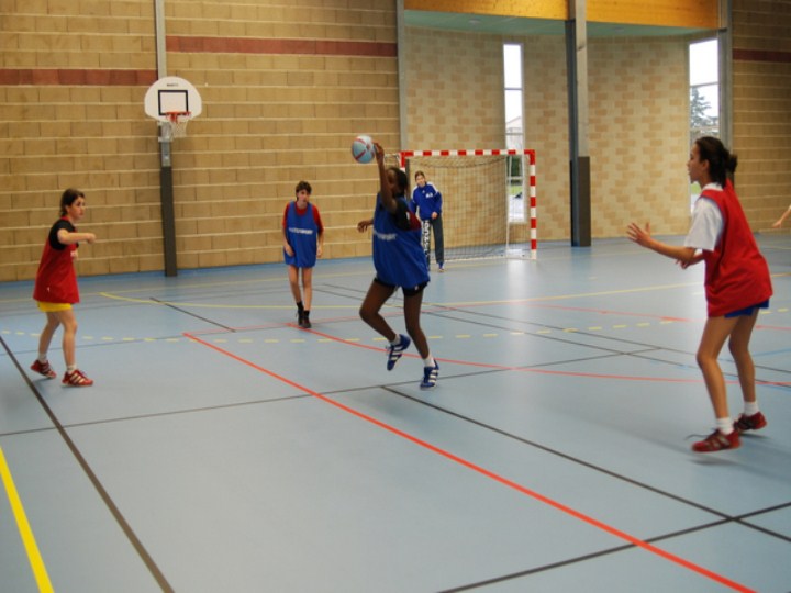 Récupérer la balle sur grand et petit espaces - FFHandball