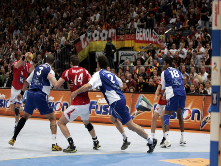 Préparer les arrières latéraux à jouer avec 2 pivots - FFHandball